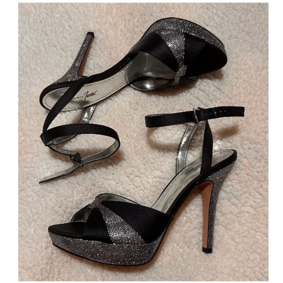 Jacqueline Ferrar | Shoes | Jacqueline Ferrar Black Silver Claire 9 ...